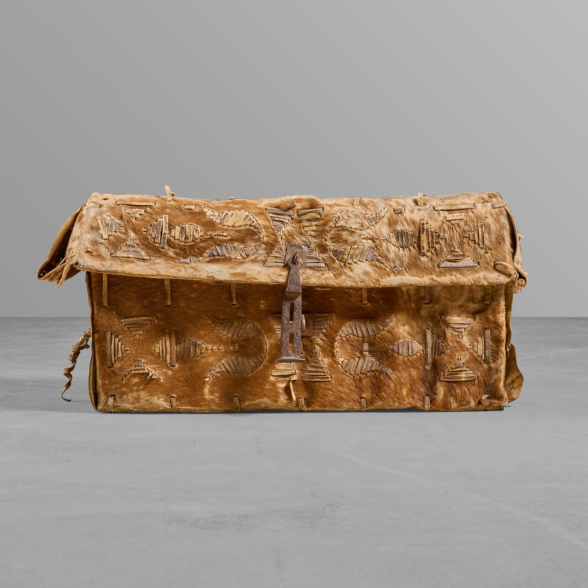 Hide Trunk with Fur | Architectural Artifacts, Inc.
